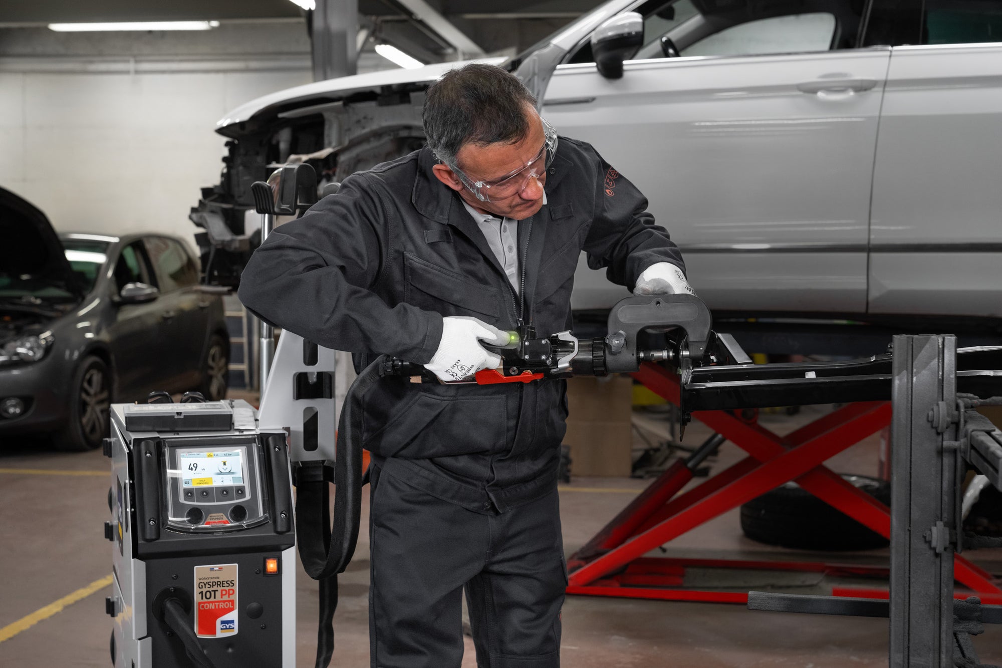 ADVCRS - Car Body Equipment and Supplies