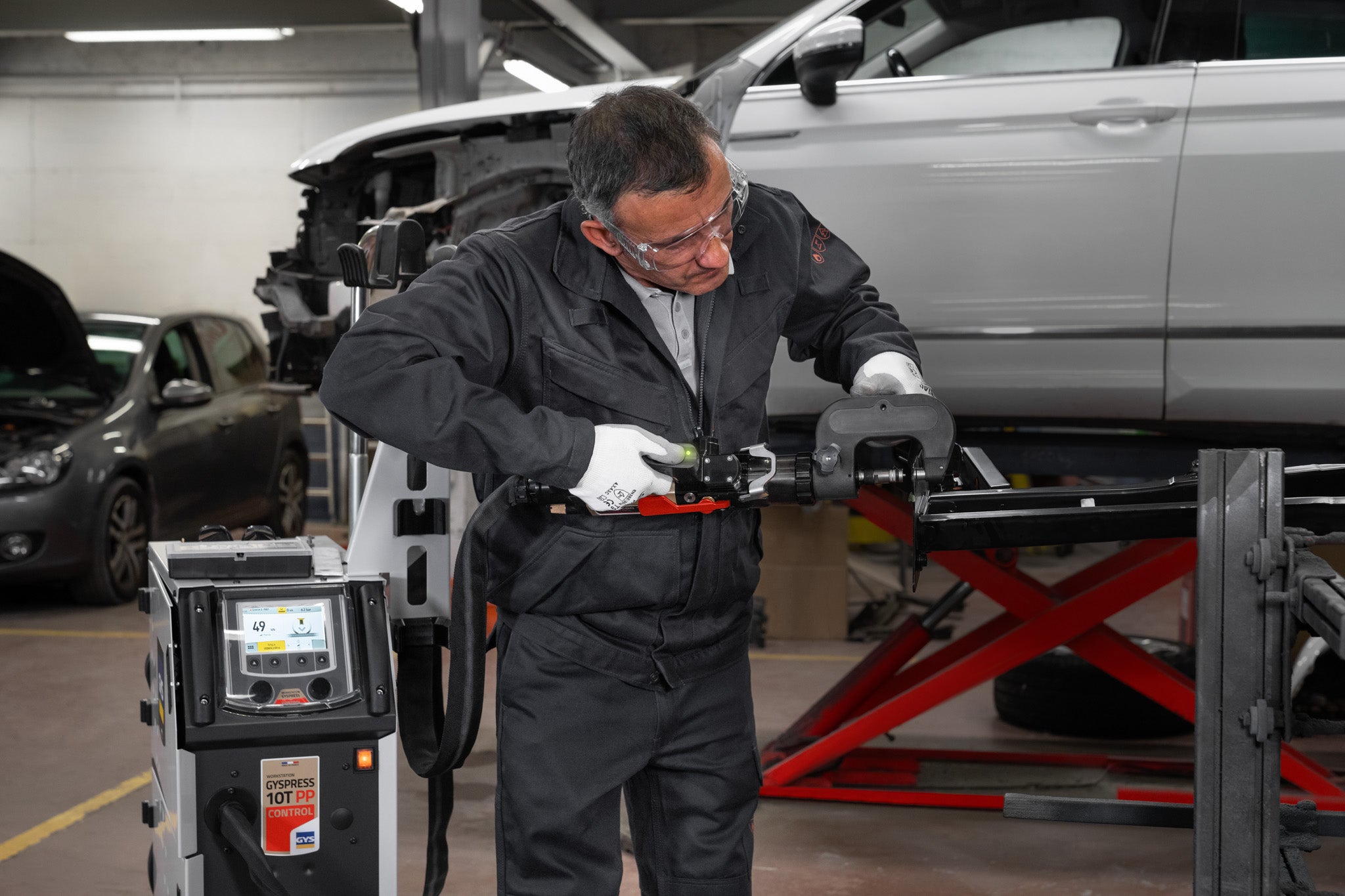 ADVCRS - Car Body Equipment and Supplies